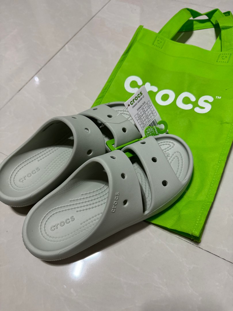 Crocs Classic Sandal v2 (unisex), Women's Fashion, Footwear, Slippers ...