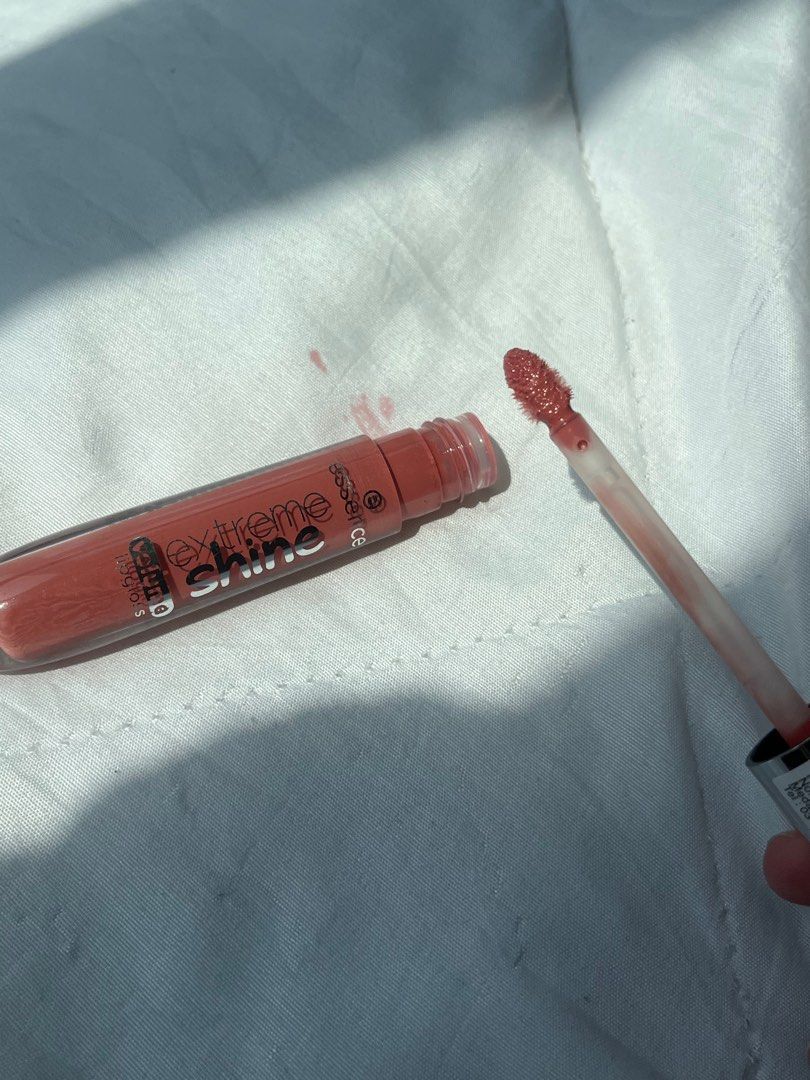 Essence lip gloss (shadow rose), Beauty & Personal Care, Face, Makeup ...