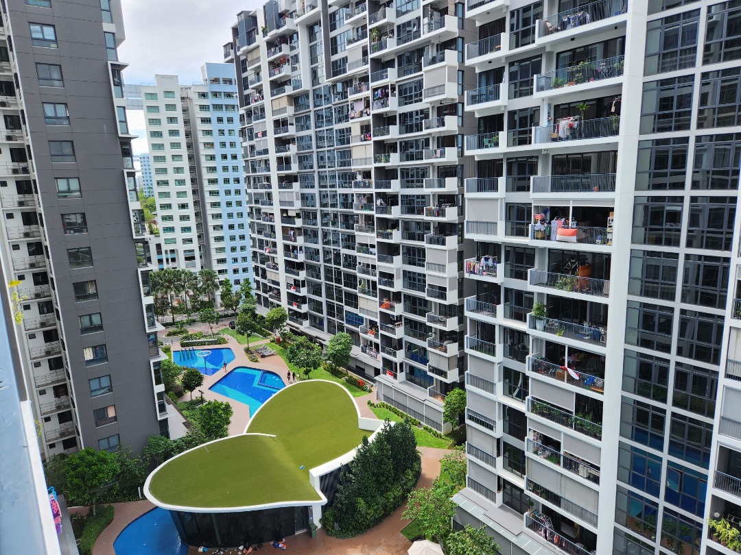 Mid-Floor Furnished Common Room (unblocked view) for rental @ Riverparc ...