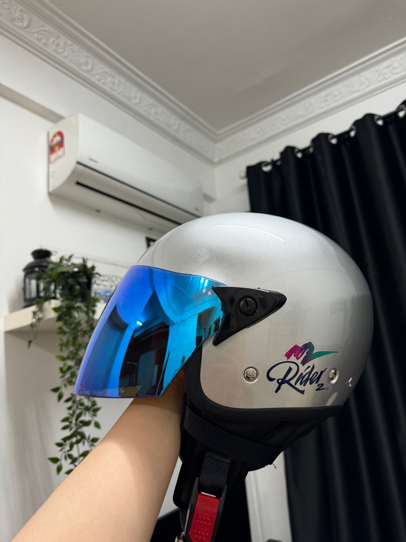 SGV Rider 2 Helmet with Visor, Motorbikes on Carousell