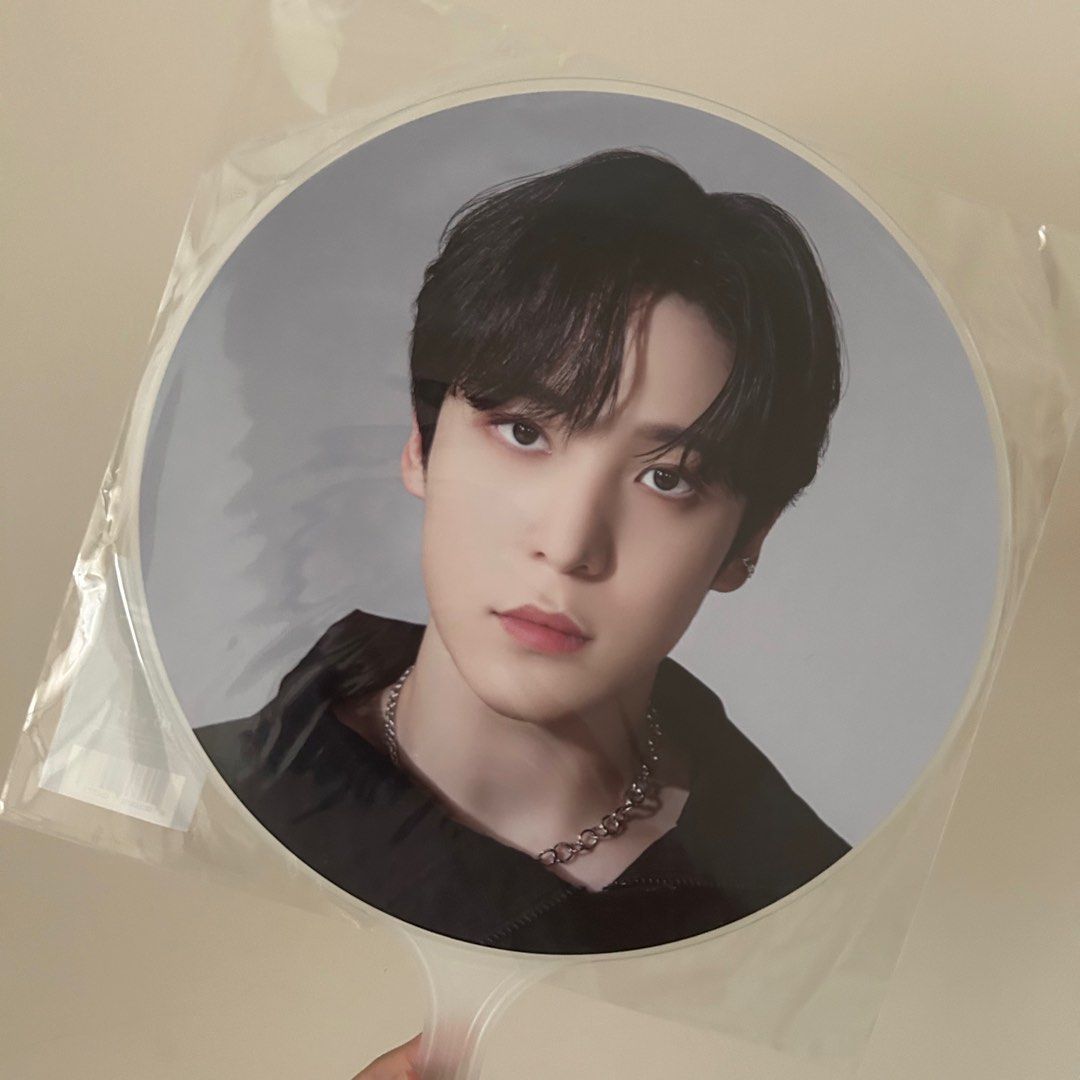 WTS ATEEZ YUNHO PICKET THE FELLOWSHIP : BREAK THE WALL, Hobbies & Toys ...