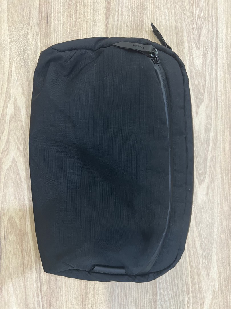 Alpaka Flight Sling, Men's Fashion, Bags, Sling Bags on Carousell