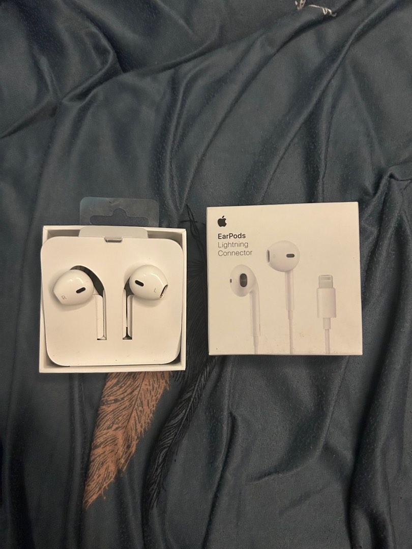Apple Earpods with Lightning Connector, Audio, Earphones on Carousell
