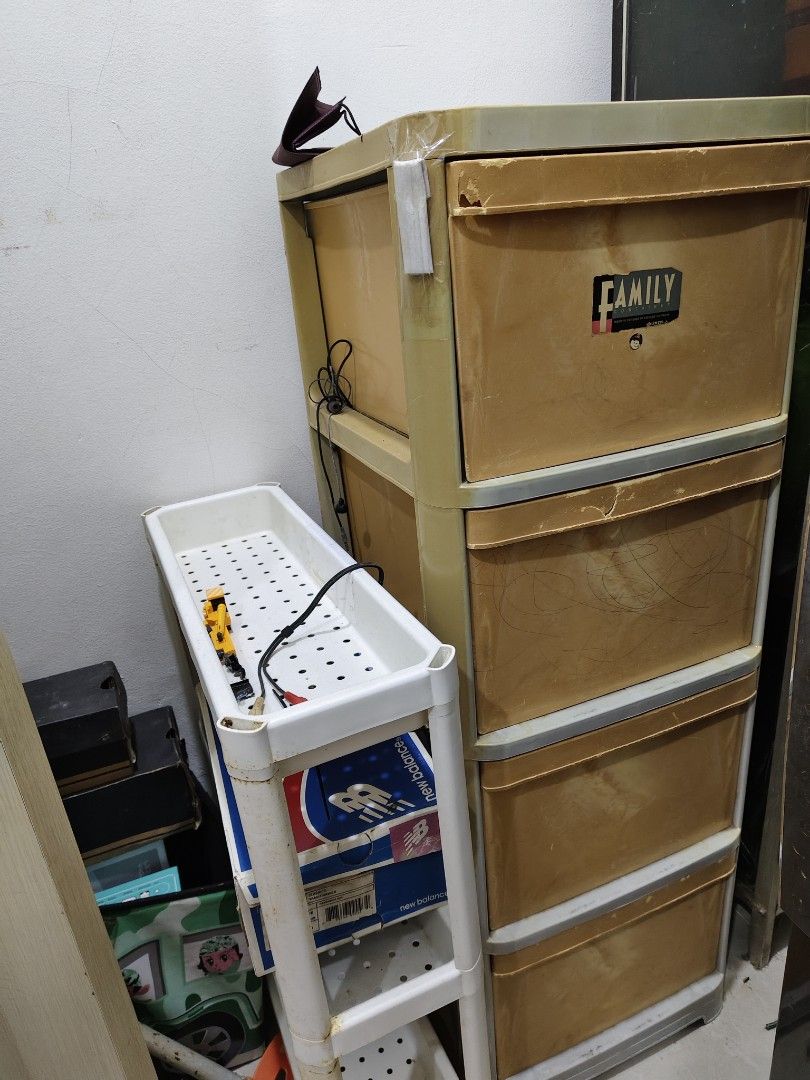 Lemari, Perabotan Rumah di Carousell