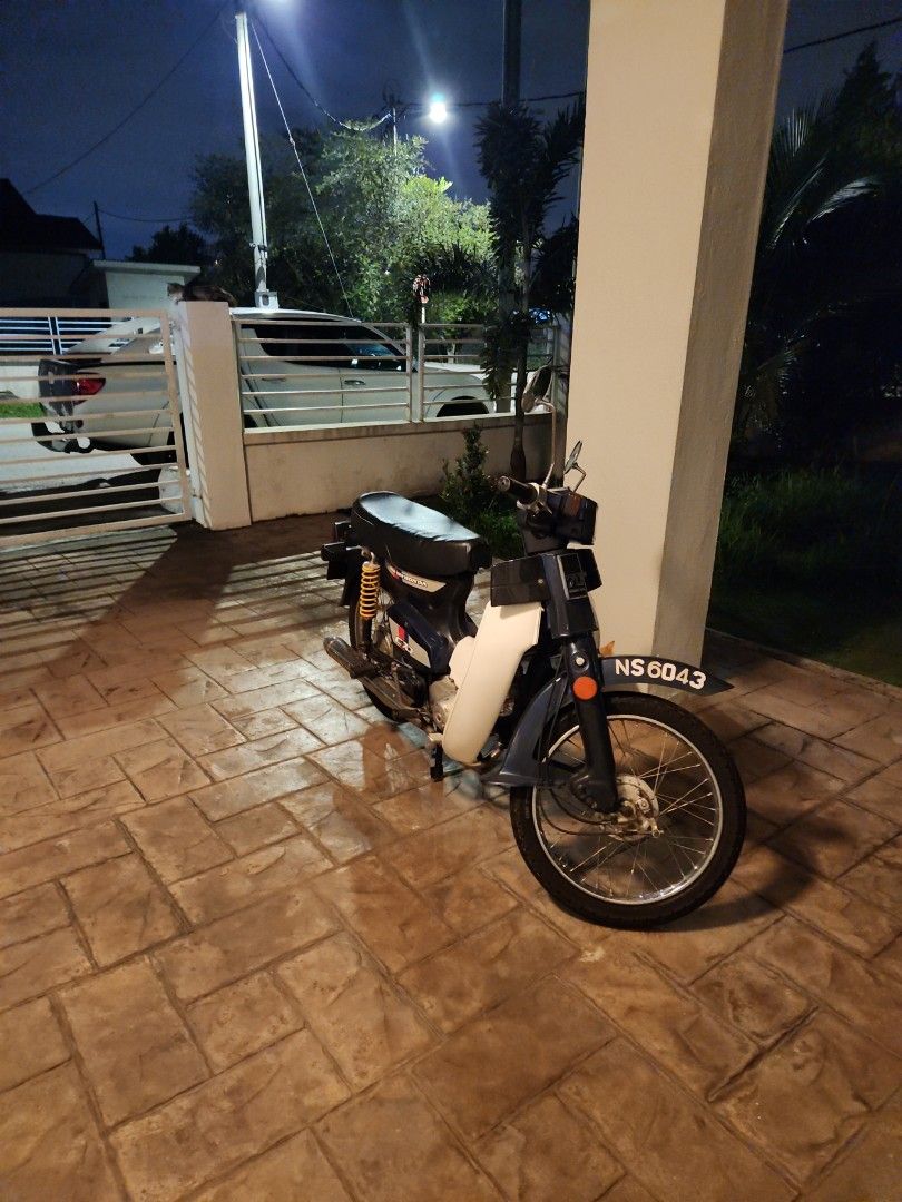 Limited Edition Honda C70 1982, Motorbikes on Carousell