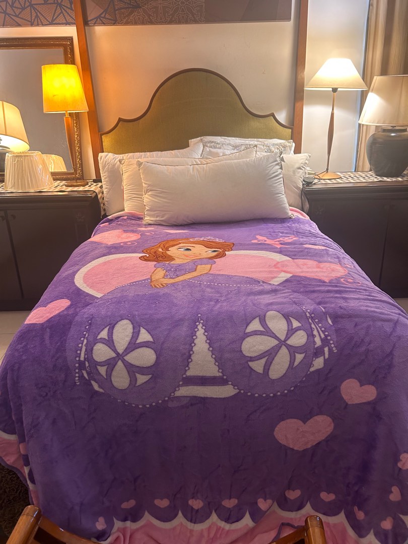 Sofia The First Blanket, Furniture & Home Living, Bedding & Towels on Carousell