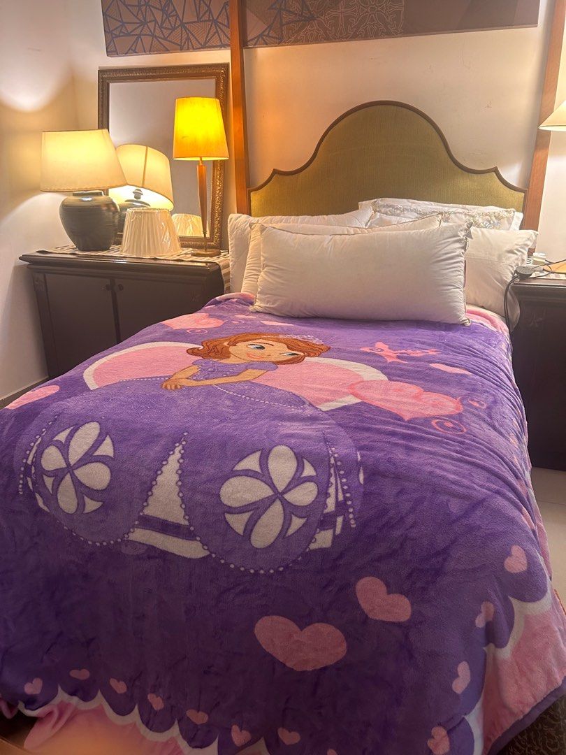 Sofia The First Blanket, Furniture & Home Living, Bedding & Towels on Carousell
