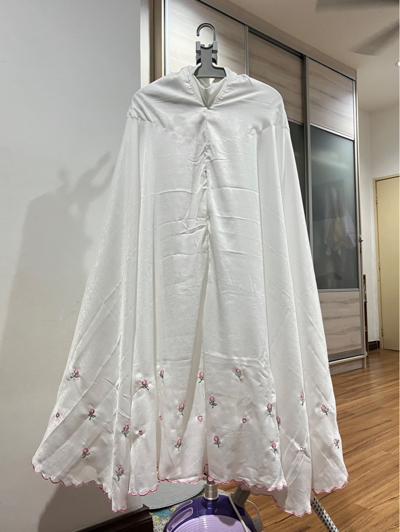 Telekung Sulam Bunga, Women's Fashion, Muslimah Fashion, Prayer Sets on ...