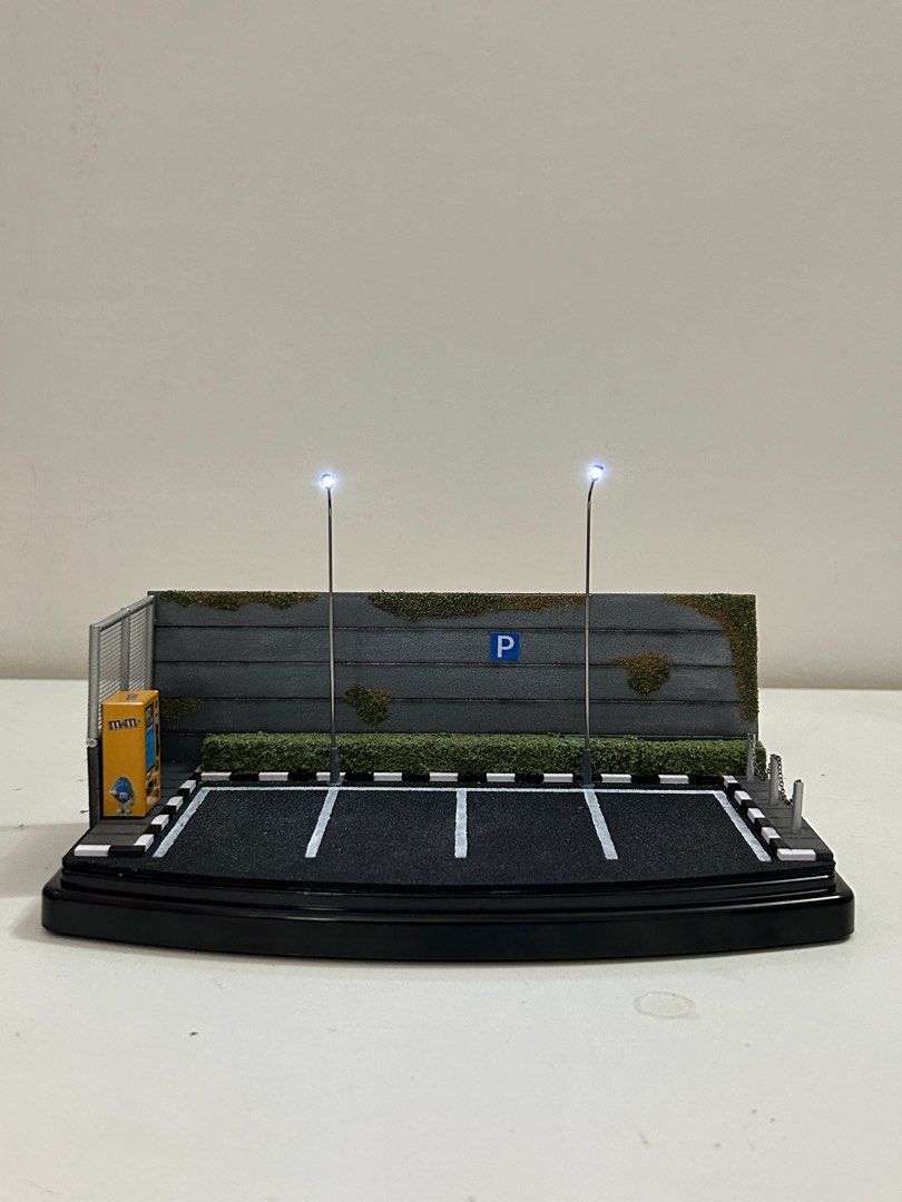 Acrylic box diorama parking lot 1:64, Hobbies & Toys, Collectibles ...