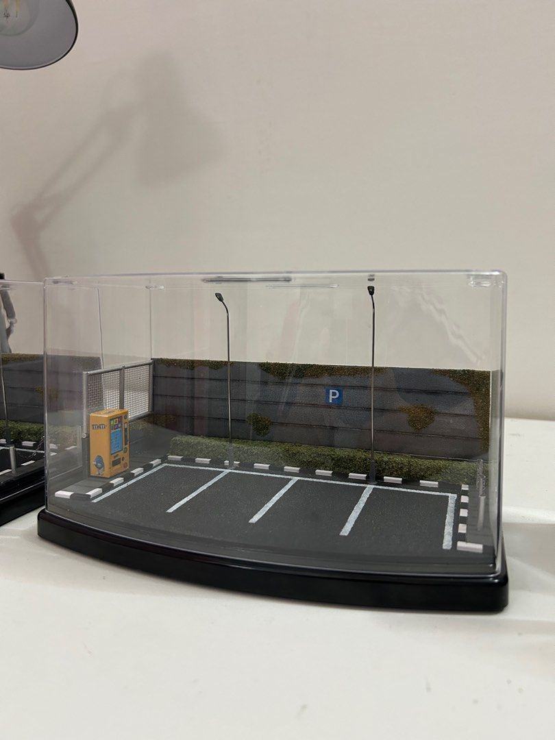 Acrylic box diorama parking lot 1:64, Hobbies & Toys, Collectibles ...