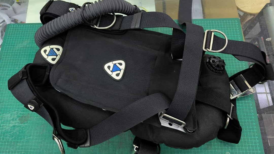 AKUANA BCD DONUT, WING, 30LBS MINT CONDITION, Sports Equipment, Other ...