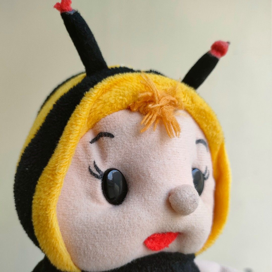 boneka lebah