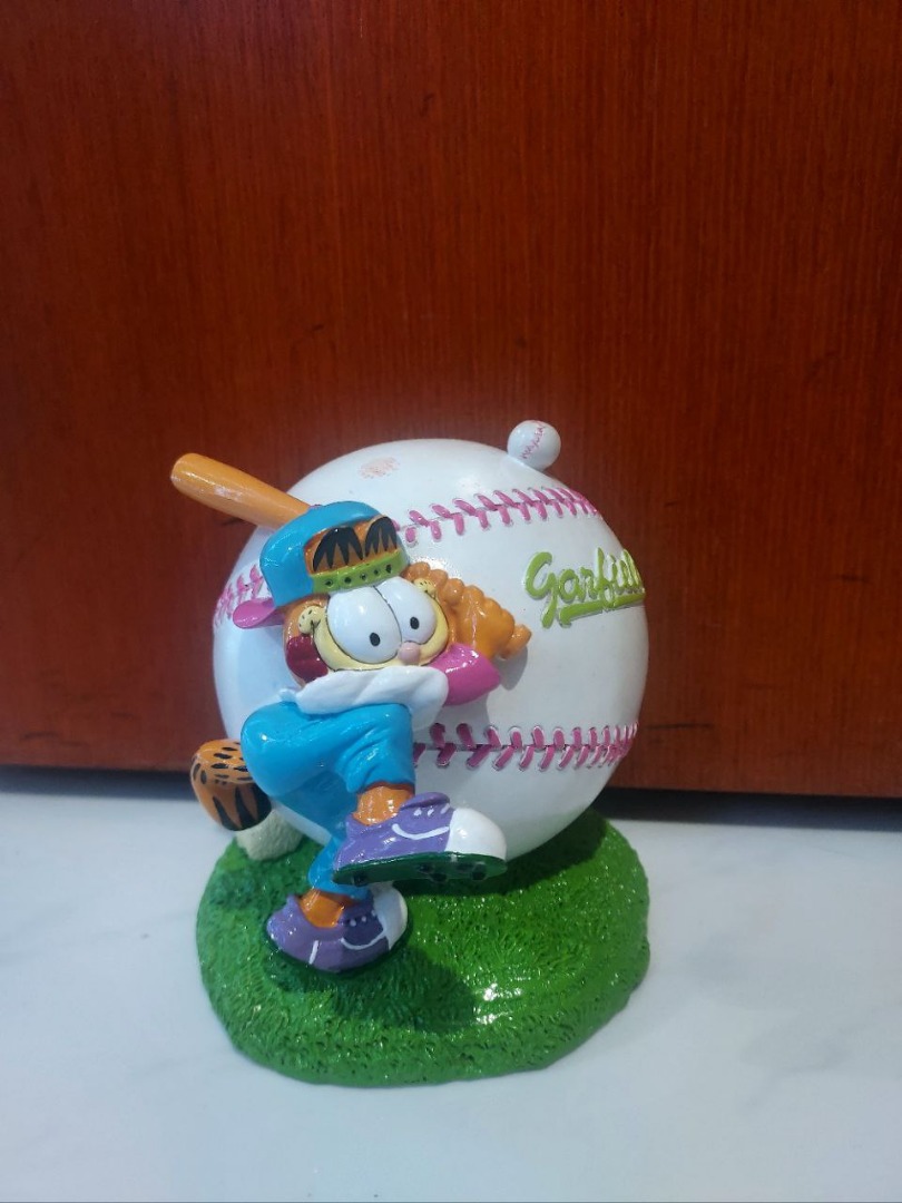 LIMITED EDITION Ceramic Garfield Baseball Piggy Bank, Hobbies & Toys ...