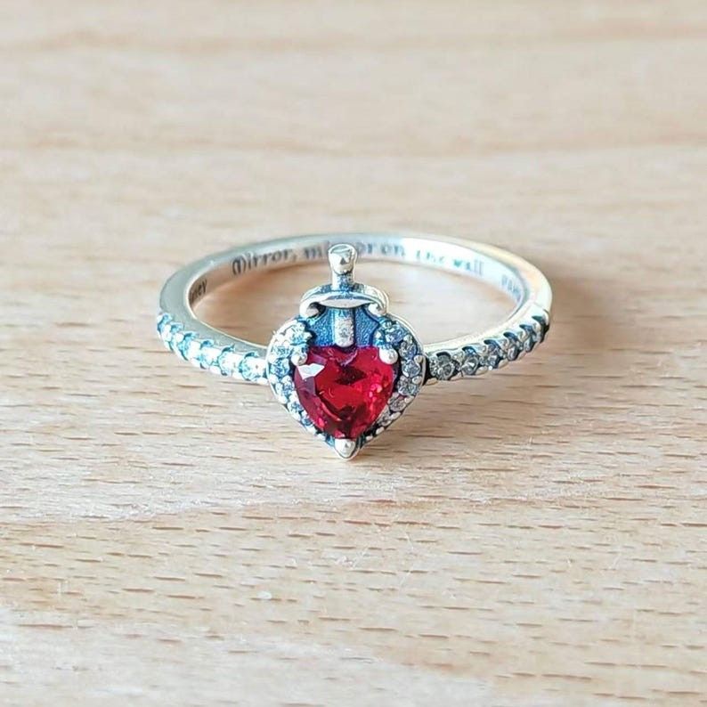 Disney Villains Evil Queen Ring 193422C01, Women's Fashion, Jewelry ...