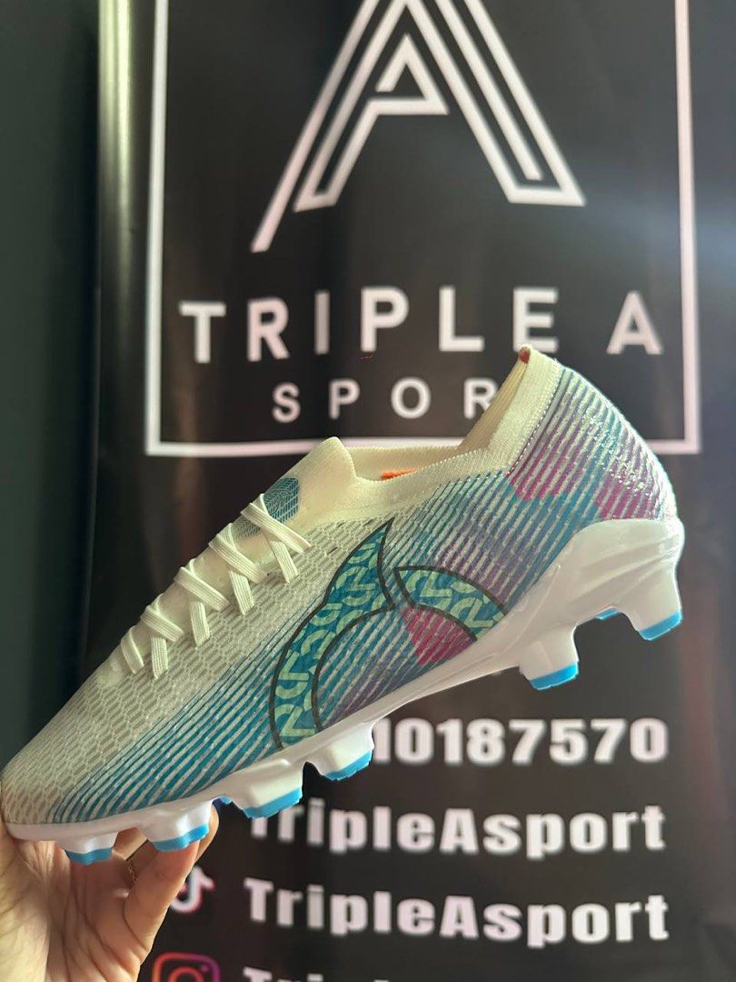 FOOTBALL SHOES ORTUSEIGHT, Men's Fashion, Footwear, Boots on Carousell