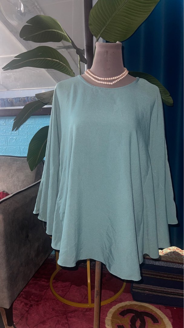 [FREE] Bat wing blouse, Women's Fashion, Tops, Blouses on Carousell