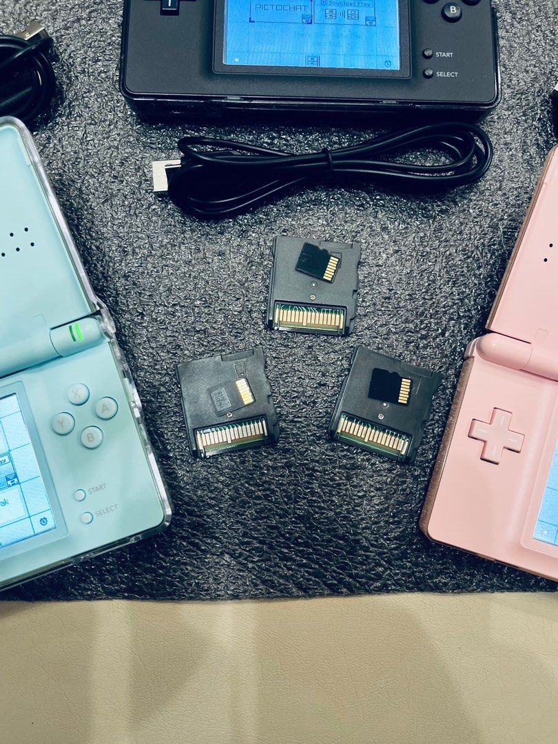 多色 DS NDS NDSL NDSi 2DS 3DS GB Gameboy Game Boy 任天堂 Nintendo + R4卡 充電 + 全正常運作 原裝正版 極新淨 只合有要求人士 ...