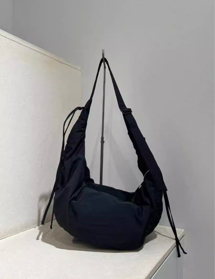 *Pre-Order* COS Croissant Shoulder Bag, Women's Fashion, Bags & Wallets ...