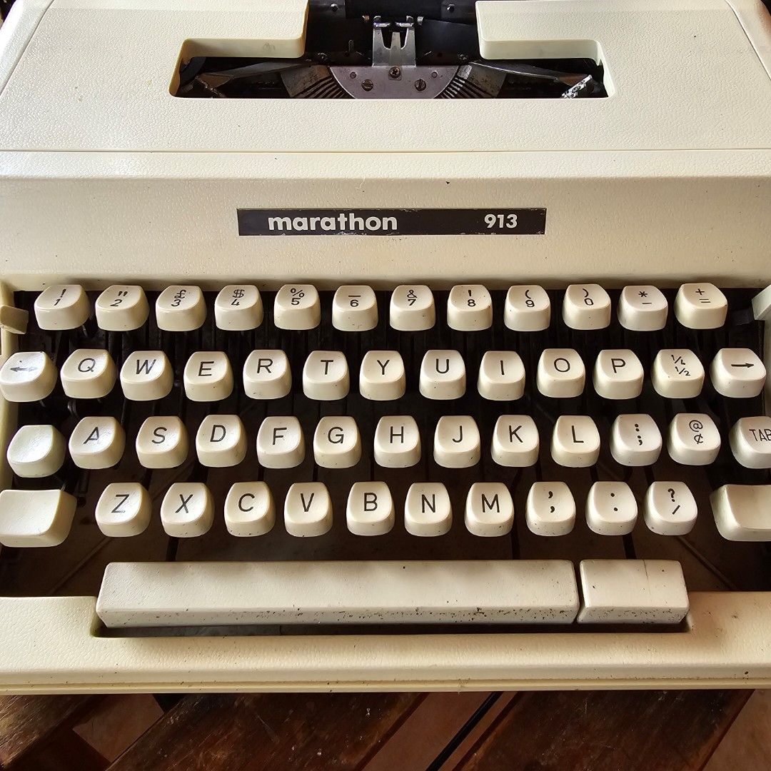 Typewriter Marathon Model 913 Made in Korea with case, Hobbies & Toys ...
