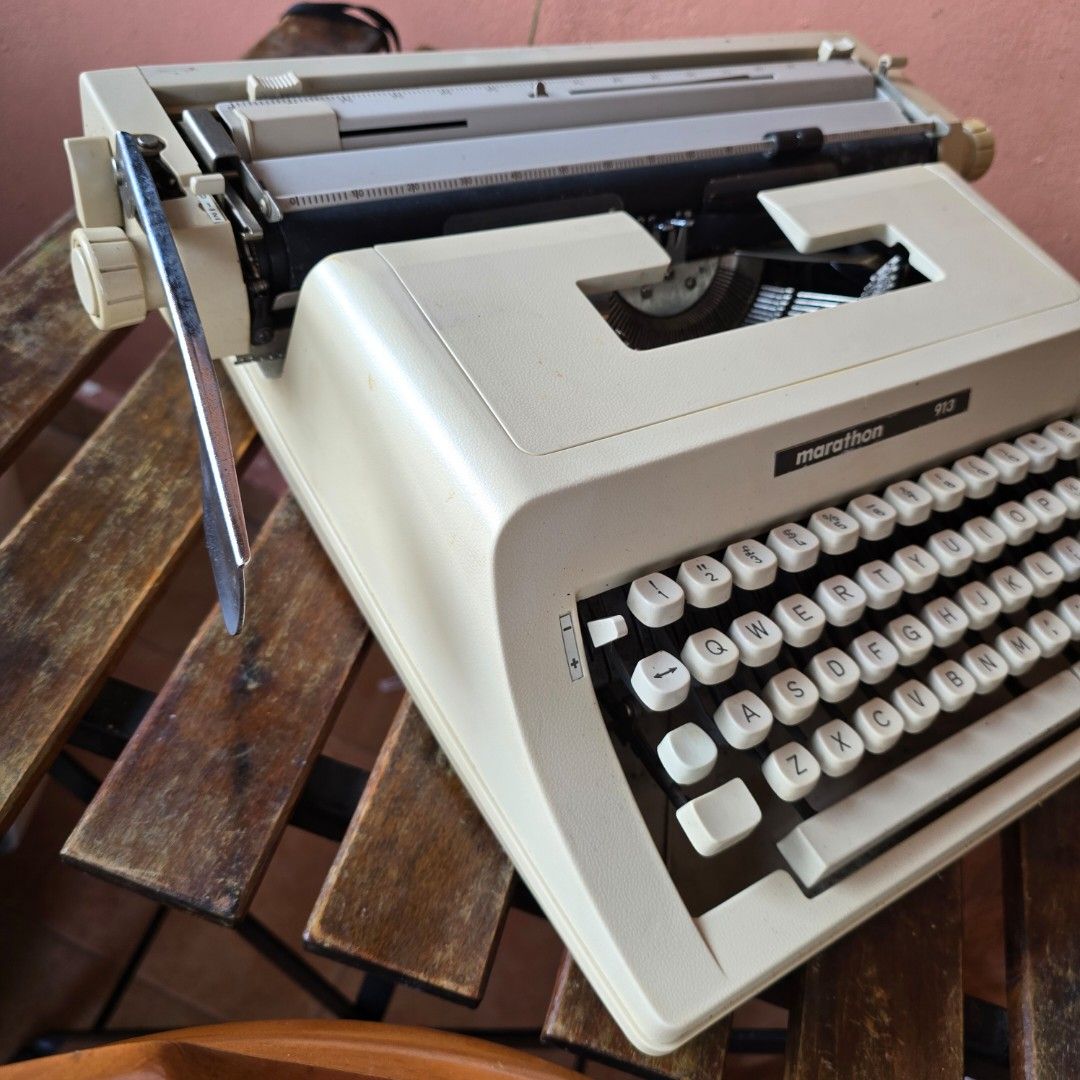 Typewriter Marathon Model 913 Made in Korea with case, Hobbies & Toys ...