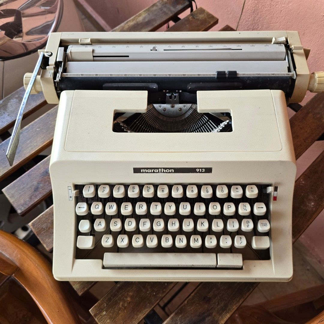 Typewriter Marathon Model 913 Made in Korea with case, Hobbies & Toys ...