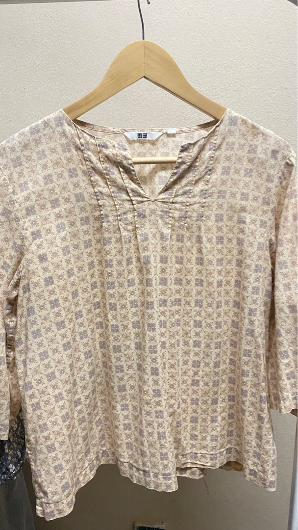Uniqlo Batik, Women's Fashion, Tops, Blouses on Carousell