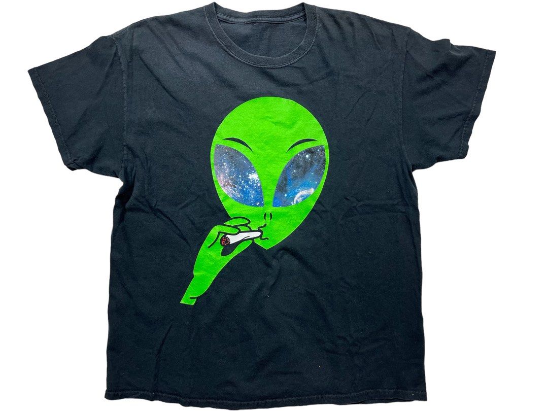 Vintage 00s Alien Smoke Joint Shirt, Luxury, Apparel on Carousell