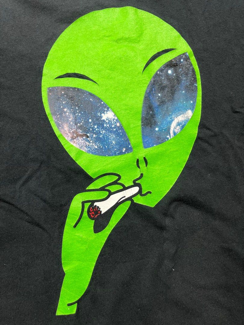 Vintage 00s Alien Smoke Joint Shirt, Luxury, Apparel on Carousell