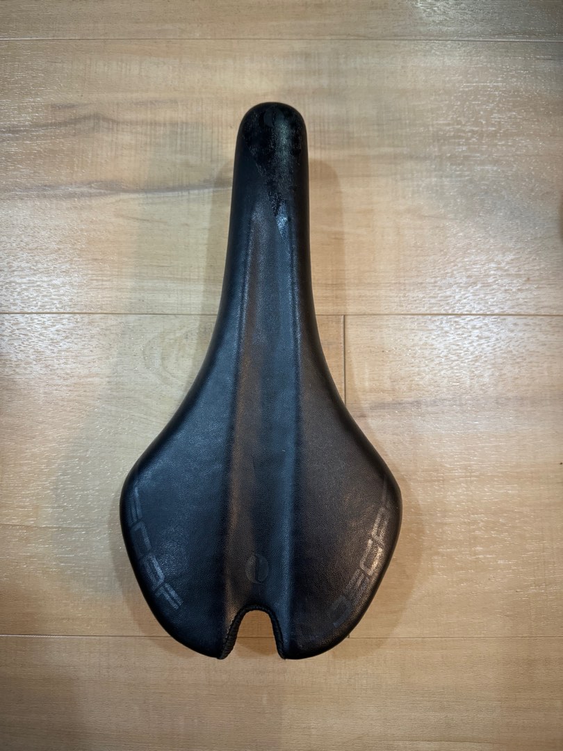 decaf saddle, Sports Equipment, Bicycles & Parts, Parts & Accessories on Carousell
