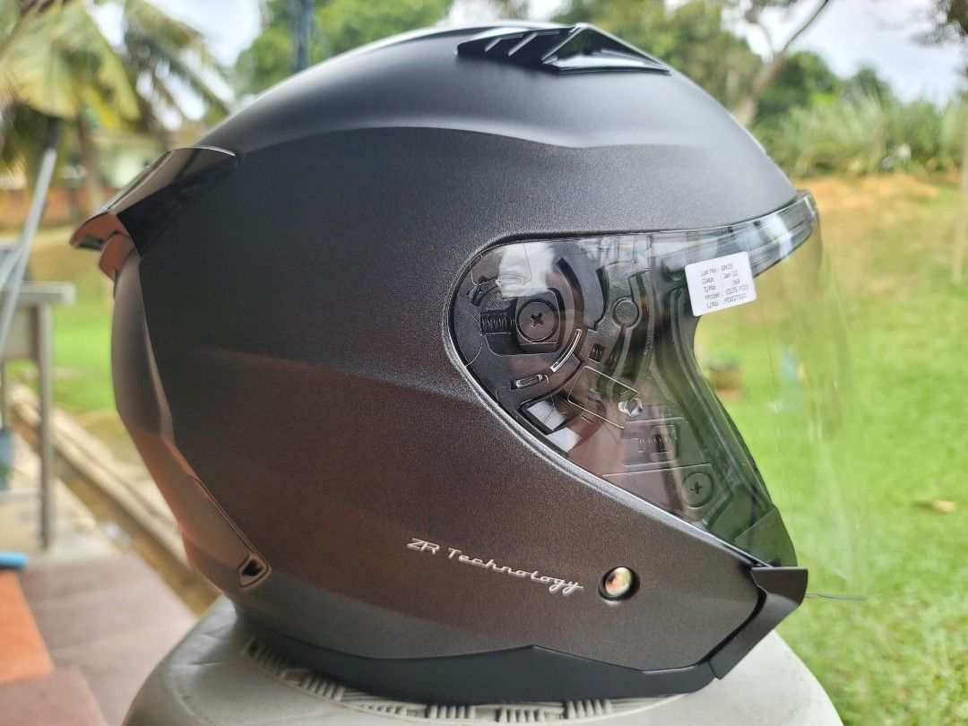 Gracshaw Gennex G535 Helmet, Motorbikes on Carousell