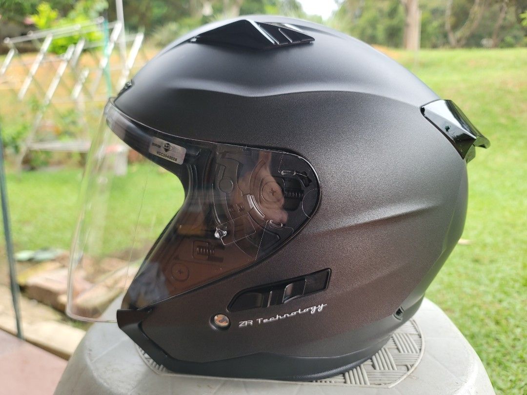 Gracshaw Gennex G535 Helmet, Motorbikes on Carousell
