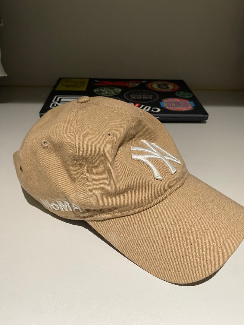New Era Yankees x MoMA beige cap, Men's Fashion, Watches & Accessories, Caps & Hats on Carousell