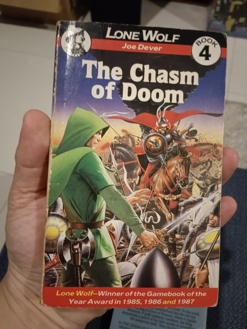 vintage 80s gamebook - Lone Wolf - Joe Dever - Shadow on the sand book 5, Chasm of Doom book 4 ...