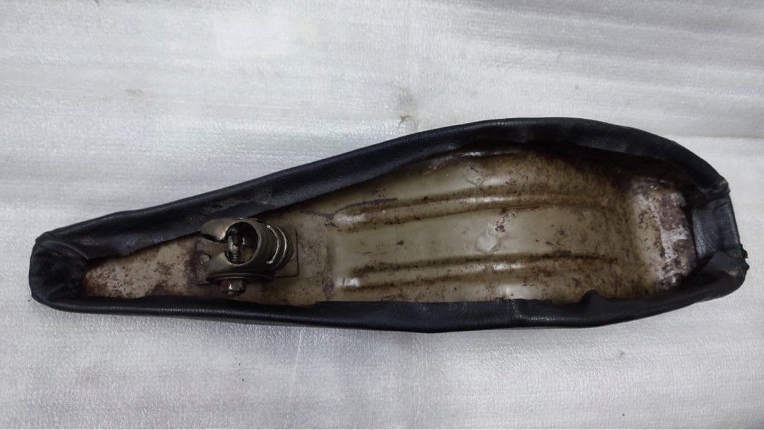 VINTAGE HI RISER BANANA SEAT, Sports Equipment, Bicycles & Parts ...