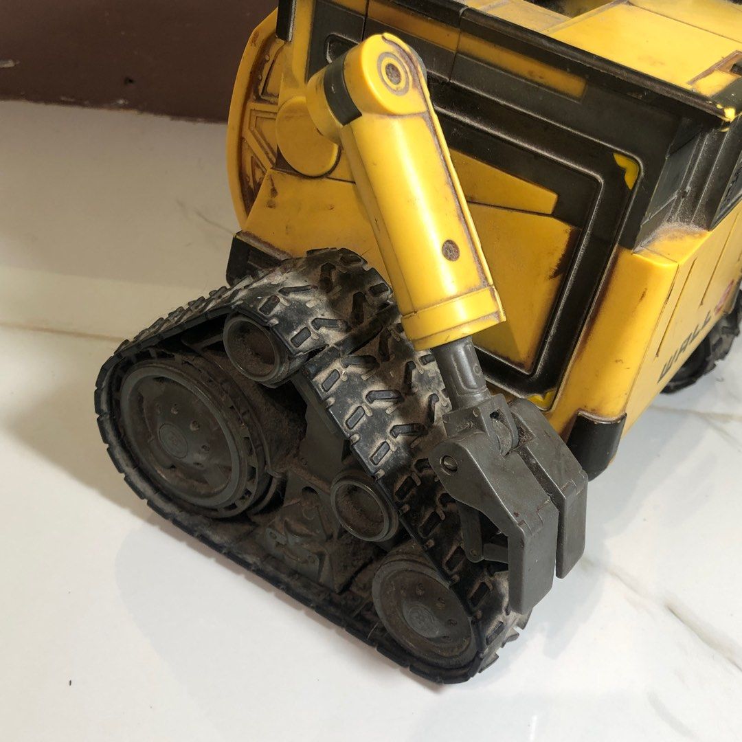 Disney/Pixar Wall-E Battery Operated (Thinkway Toys), Hobbies & Toys ...