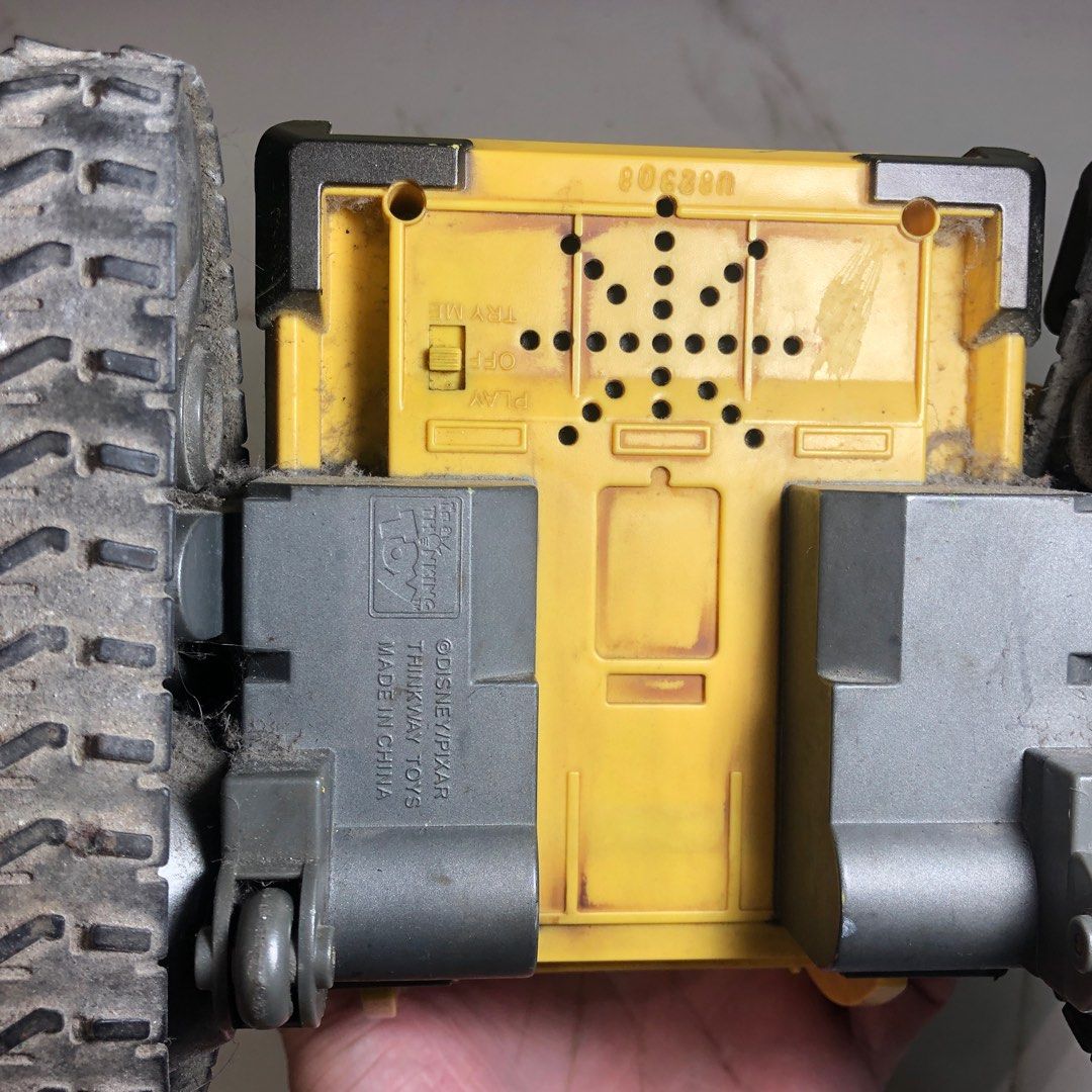 Disney/Pixar Wall-E Battery Operated (Thinkway Toys), Hobbies & Toys ...