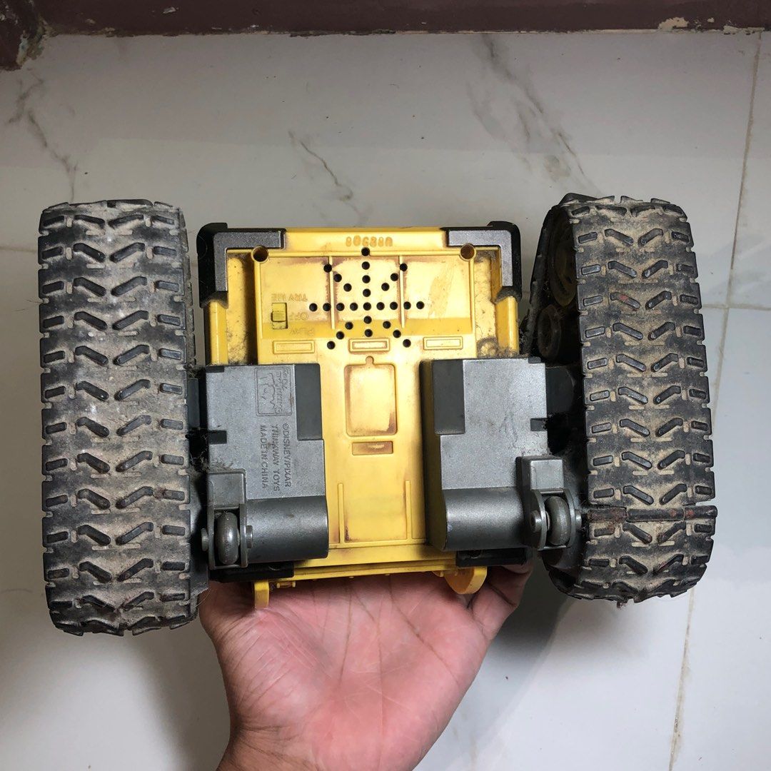 Disney/Pixar Wall-E Battery Operated (Thinkway Toys), Hobbies & Toys ...
