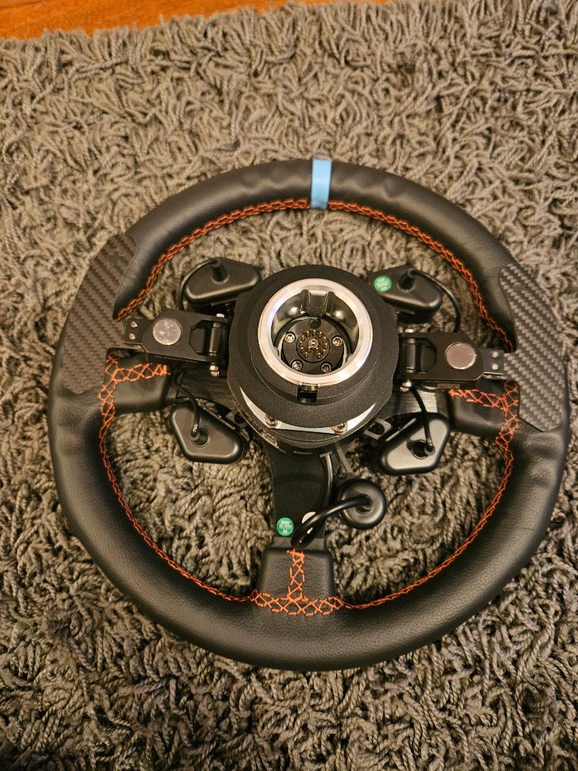 Fanatec Universal Hub V2 with R330, Podium R300 Wheel, Video Gaming ...