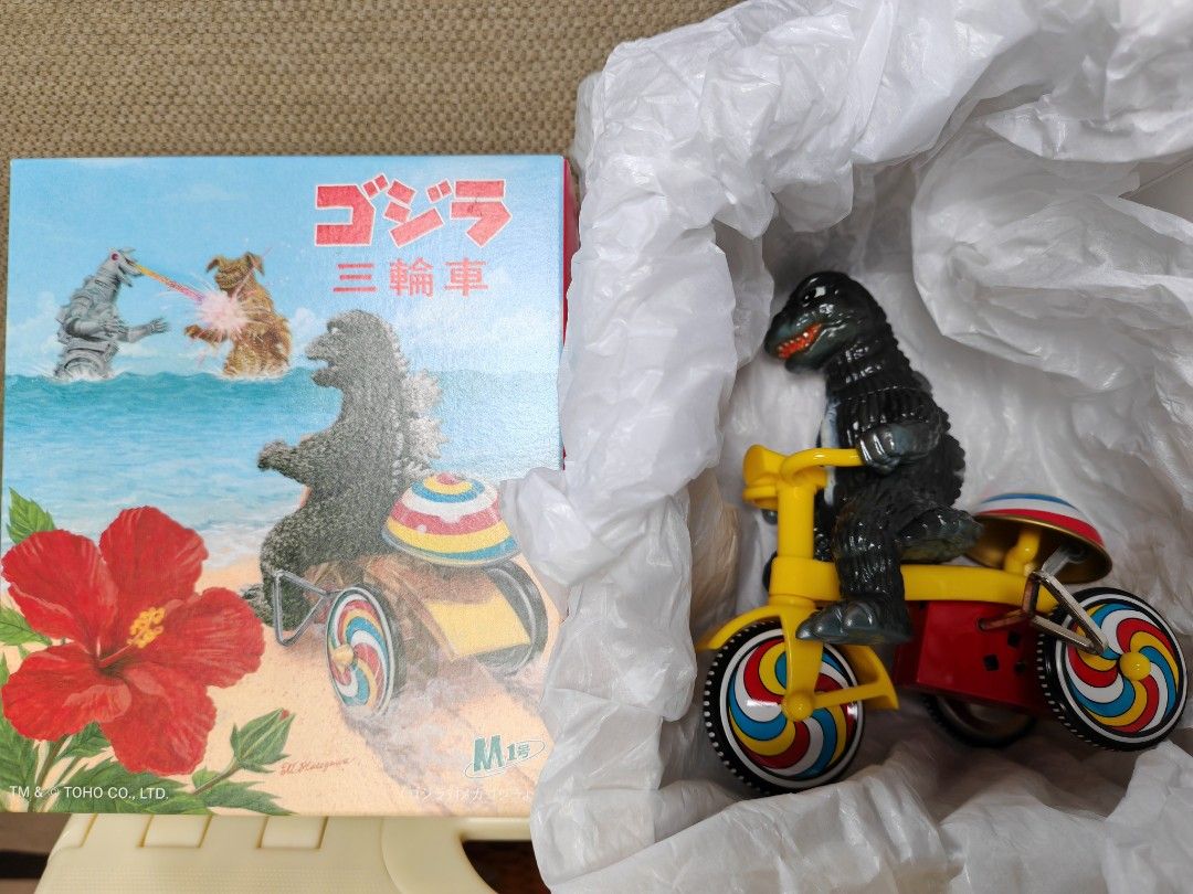 Godzilla M1号 三輪車 哥斯拉 sofubi 膠, 興趣及遊戲, 玩具 & 遊戲類 - Carousell