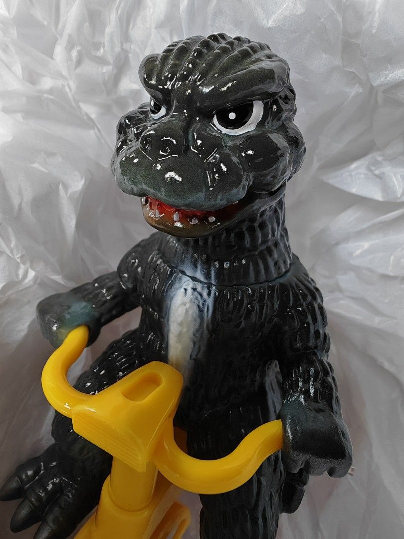 Godzilla M1号 三輪車 哥斯拉 sofubi 膠, 興趣及遊戲, 玩具 & 遊戲類 - Carousell