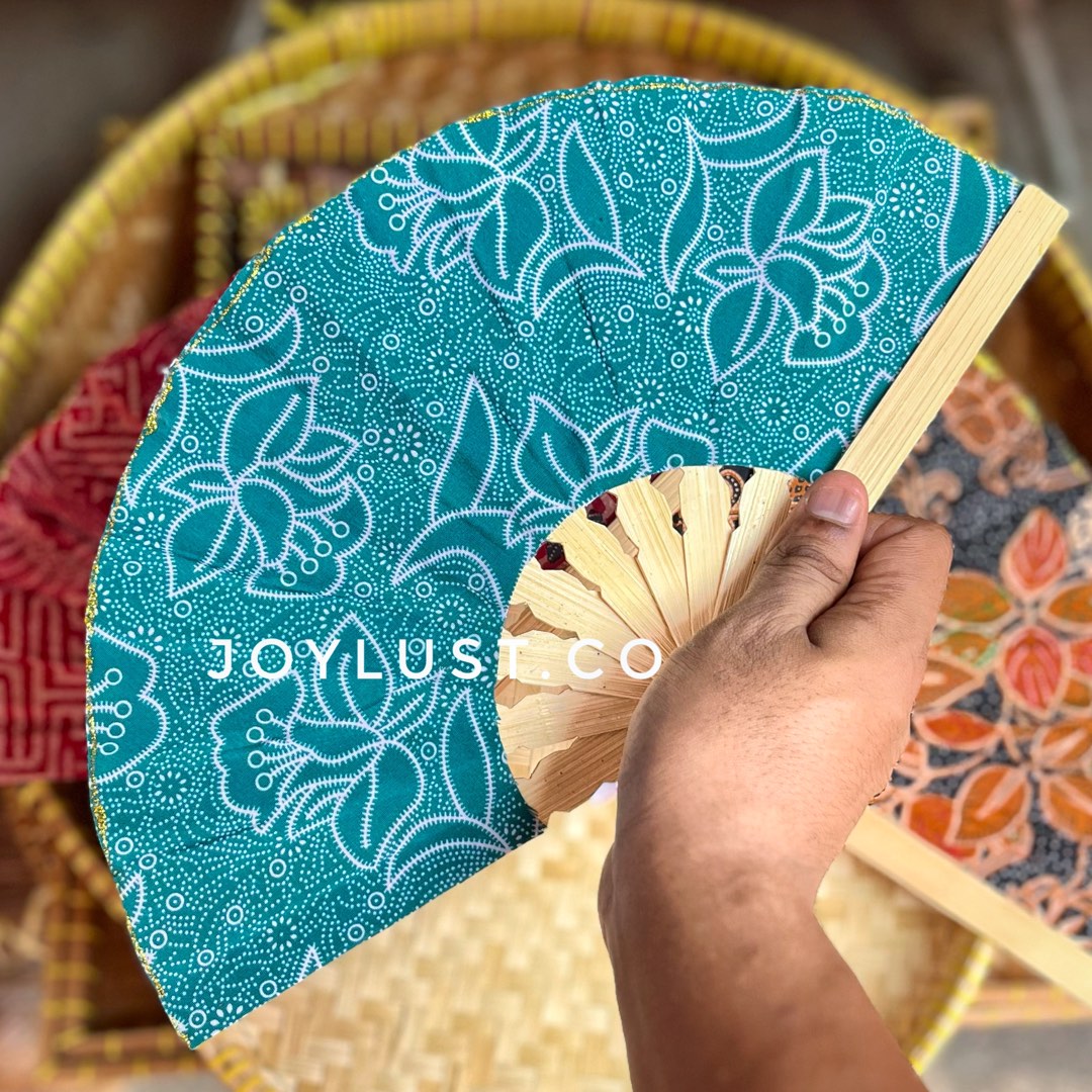 Kipas batik tangan, Hobbies & Toys, Stationery & Craft, Handmade Craft ...