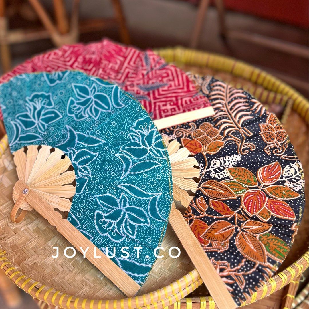 Kipas batik tangan, Hobbies & Toys, Stationery & Craft, Handmade Craft ...