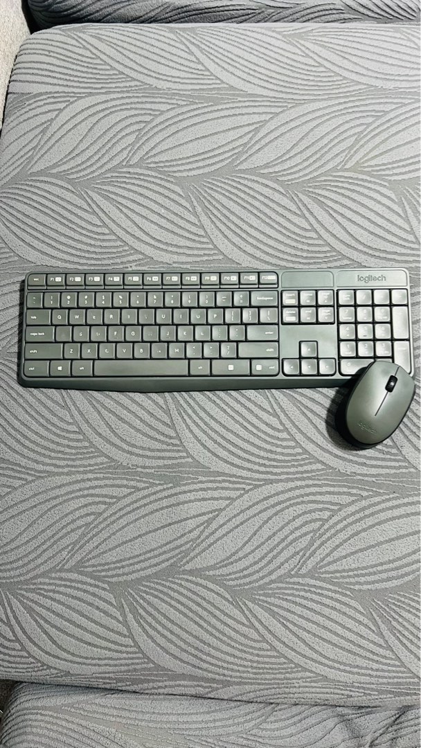 Logitech Keyboard And Mouse K235 Computers And Tech Parts And Accessories Computer Keyboard On