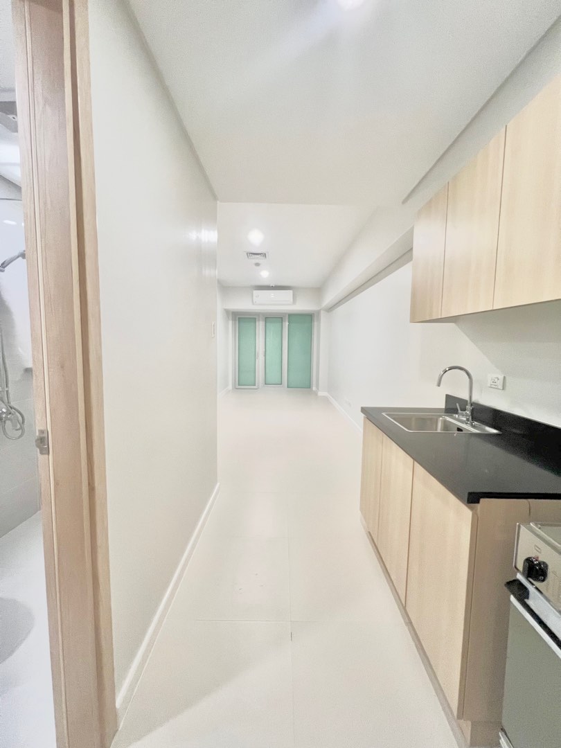 Studio, 1 BR CONDO in Balintawak ALVEO Ayala Land SENTROVE Cloverleaf ...
