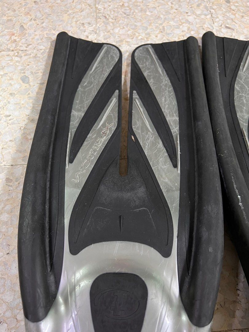 Tusa X-pert zoom split fin, Sports Equipment, Sports & Games, Water ...