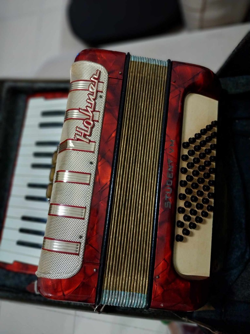 Accordion - Vintage 1960s Hohner Student VM - barely used, Hobbies ...
