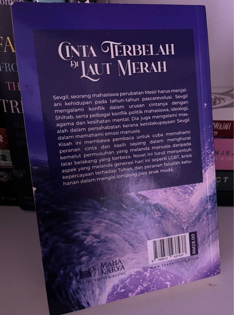 Cinta Terbelah di Laut Merah, Hobbies & Toys, Books & Magazines, Storybooks on Carousell