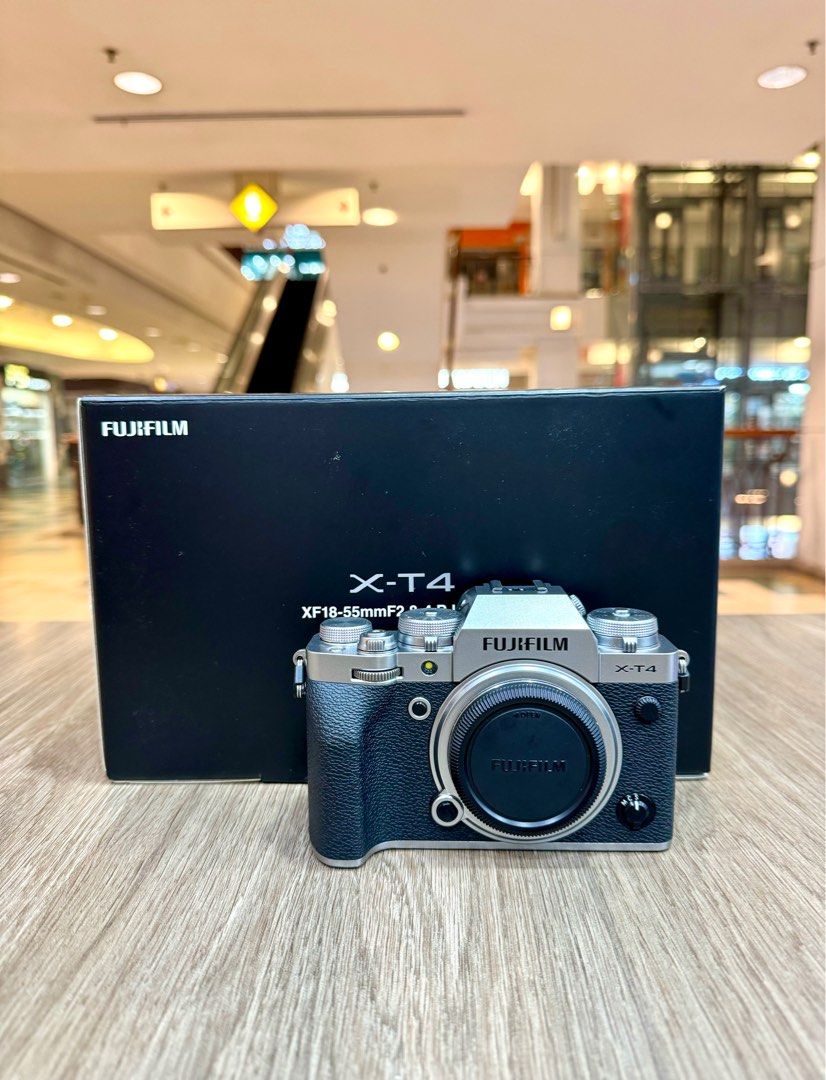 Fujifilm X-T4 XT4 Silver Body (99% new), Photography, Cameras on Carousell