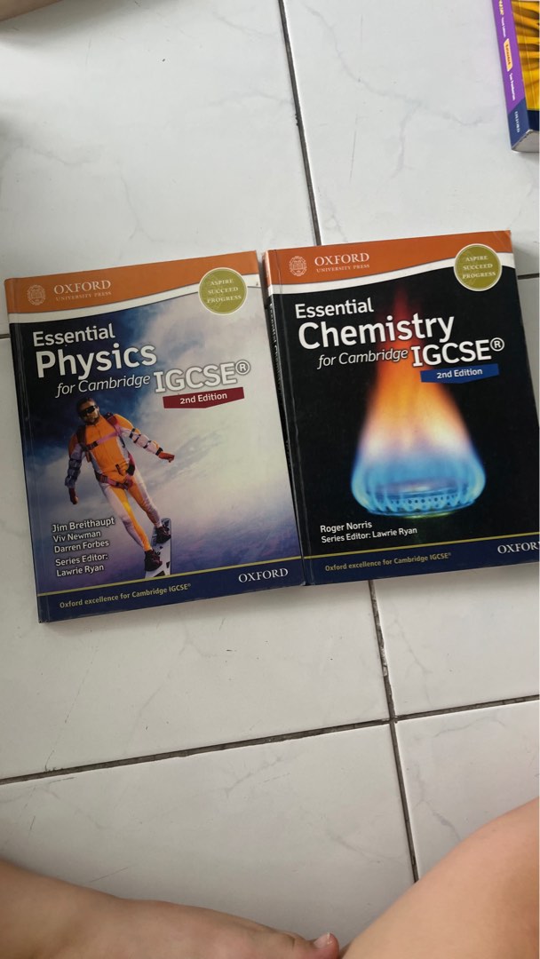 IGCSE Essential Chemistry Physics, Hobbies & Toys, Books & Magazines ...