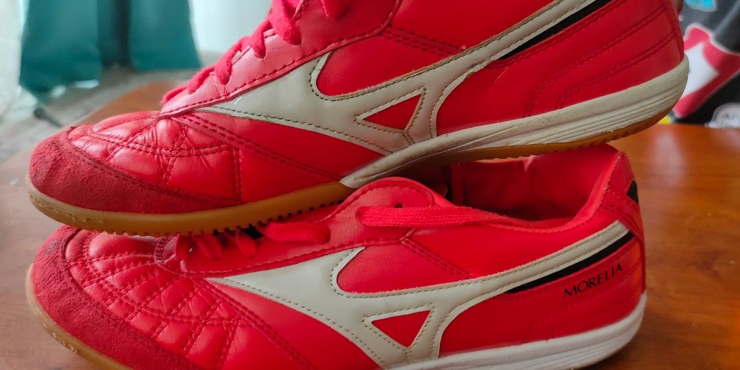 Kasut futsal mizuno ori japan 7.5uk, Sports Equipment, Other Sports ...